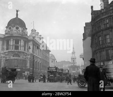 Wellington Street and The Strand, London Stock Photo - Alamy