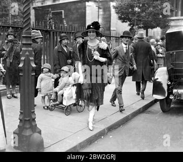 Wedding of Captain Cunningham Reid and Lady Mary Ashley Stock Photo - Alamy