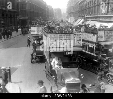Open deck motor Omnibusse Stock Photo - Alamy