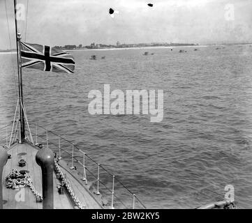 The Fleet at Spithead. Short Type 166 torpedo carrying seaplane at ...