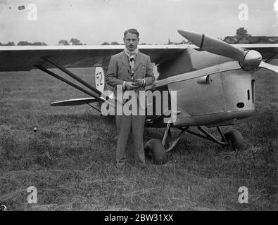 Preparing the Prince of Wales plane for the King ' s cup air race ...