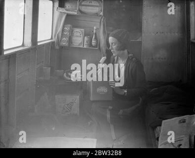 Hon Mrs Victor Bruce . Endurance test record attempt . 20 August 1932 ...