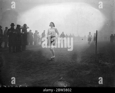 Doris Cooper wins Olympiades Club Battersea Park walk . Miss Doris ...