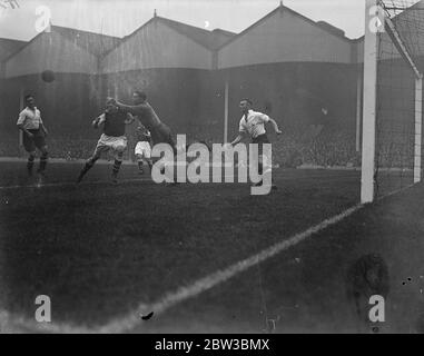 SPECTATORS OF THE TOTTENHAM HOTSPUR V ARSENAL FOOTBALL MATCH 16 JANUARY ...