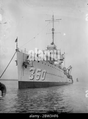 New American destroyer on the Thames . The new USS Hull ( DD-350 ...