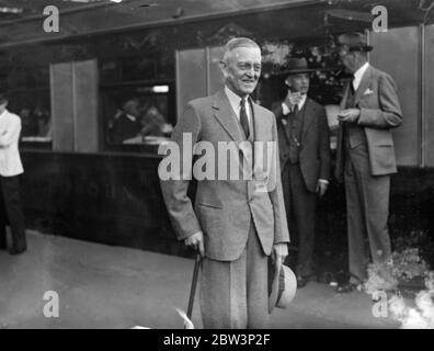 Mr Robert Worth Bingham , the American Ambassador , receives an ...