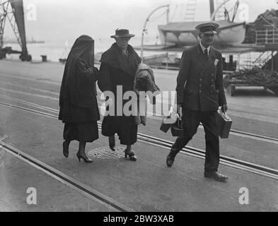 The heavily veiled Princess Louise Mdivani went ashore at Southampton ...