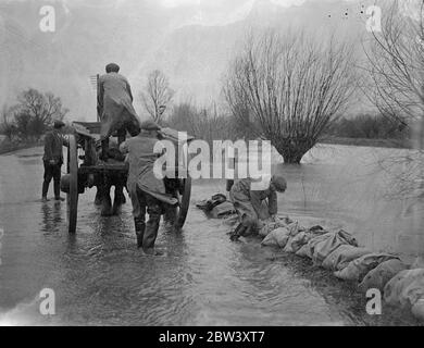 The Old West River at Stretham, Cambridgeshire Fens, England UK Stock ...