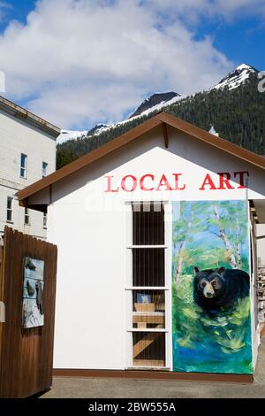 Art store in Ketchikan, Southeast Alaska, USA Stock Photo - Alamy