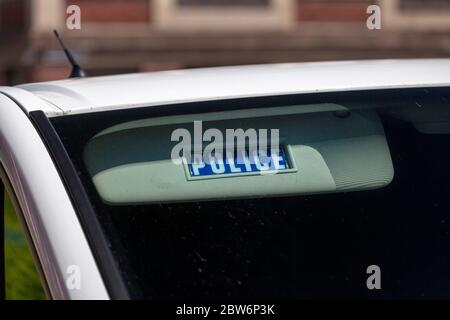 Sun visor with a blue sign with written in french : Administration ...