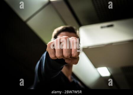 Gewalt Symbolbild an der Bahnhaltestelle Schlossplatz in Stuttgart ...