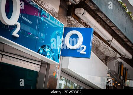Logo von O2. O2 ist Teil von Telefonica. (Photo by Alexander Pohl/Sipa ...
