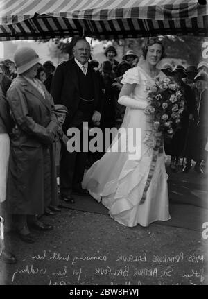 Baronet 's daughter weds artist . Miss Primrose Balfour , daughter of ...