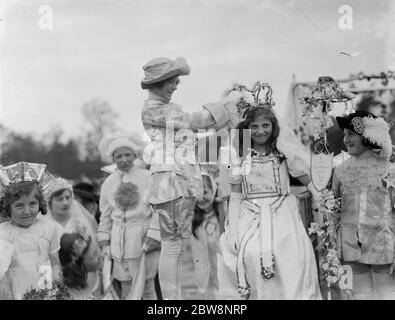May Queen is crowned at Hayes Common . 1936 Stock Photo - Alamy