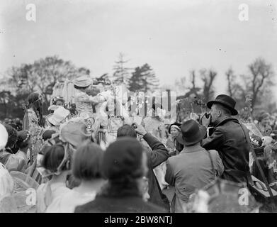 May Queen is crowned at Hayes Common . 1936 Stock Photo - Alamy