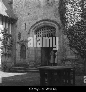 The Portcullis at Hever Castle Stock Photo - Alamy