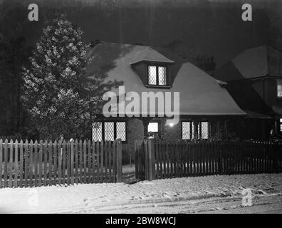 Cottage at Birchwood Avenue in the Snow . 1940 Stock Photo - Alamy