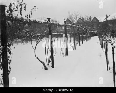 Snow scenes at nr 21 on Foots Cray Lane in Sidcup , Kent . 1938 Stock ...