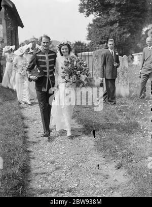 The wedding of Mr Archie Percival Laurie Batsom RA and Miss Iris Ivy ...