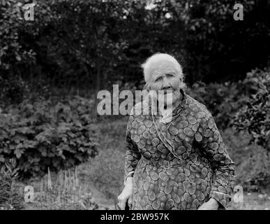 Mrs Matilda Jefferies of Chelsfield , Kent . 1936 Stock Photo - Alamy