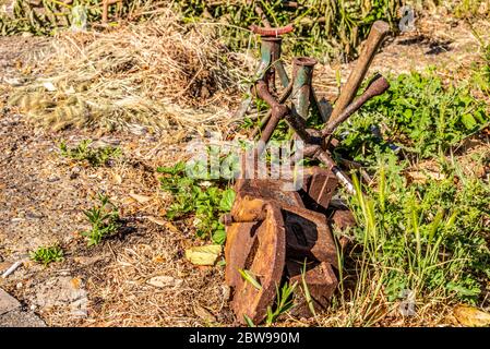 Old rusty vice Stock Photo - Alamy