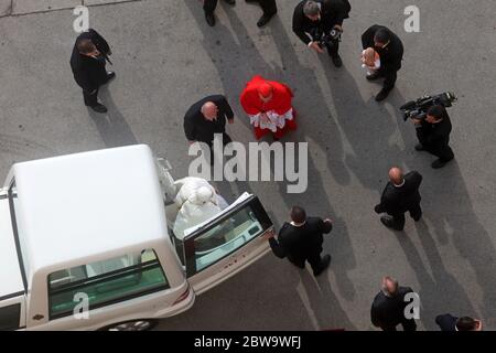 Cardinal Josip Bozanic welcomes Pope Benedict in front of the Zagreb ...