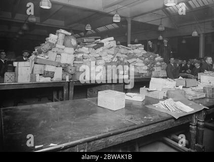 GPO sorting office (Mount Pleasant, LONDON) 1912 Stock Photo - Alamy