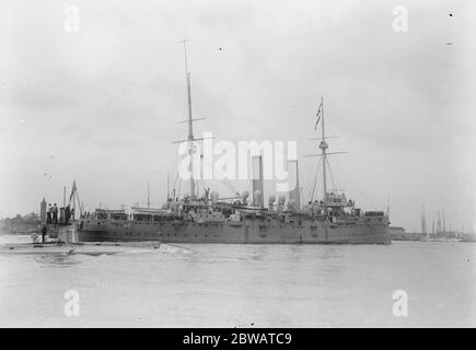 HMS Crescent, Edgar-class cruiser, WW1 Stock Photo - Alamy