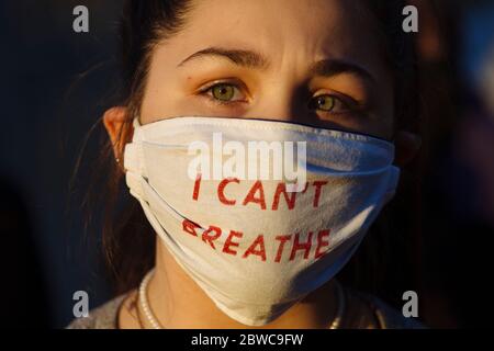 Minnesota Governor Tim Walz wears a mask in the press conference ...