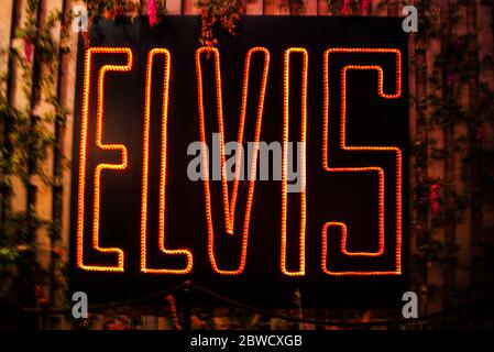 Graceland Elvis Presley mansion sign Memphis USA Stock Photo - Alamy