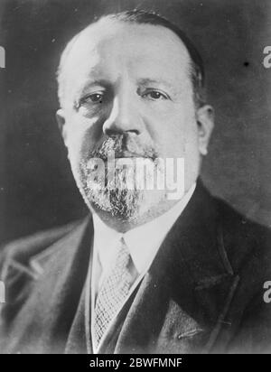 Count Volpi , the Italian finance minister visits Portsmouth . A group ...