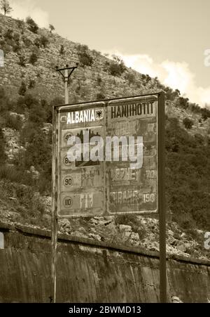 Road Sign Border, between Montenegro and Croatia border Stock Photo - Alamy