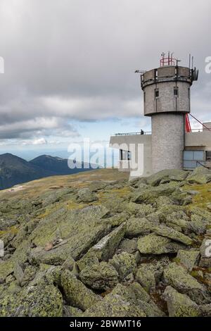 The Sherman Adams building on the summit of Mount Washington in the ...