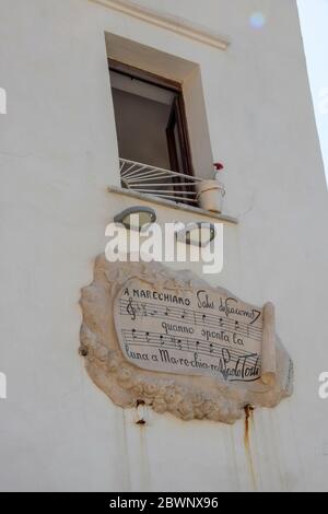 The famous "fenestella" of Marechiaro and the bay of Marechiaro Stock ...