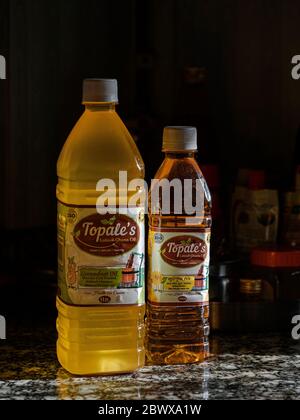 03 Jun 2020 Ocker yellow gold organik Cooking Oil using wooden Hand ...