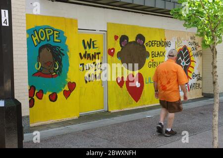 Mural painting on damaged store front Stock Photo - Alamy