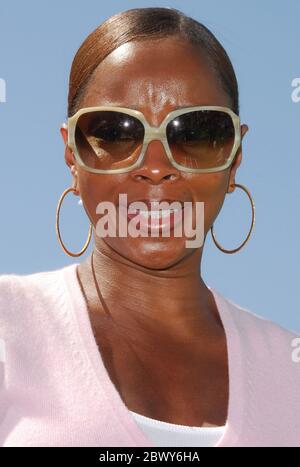 Mary J. Blije at the Los Angeles Premiere of Dreamworks "Shrek The ...