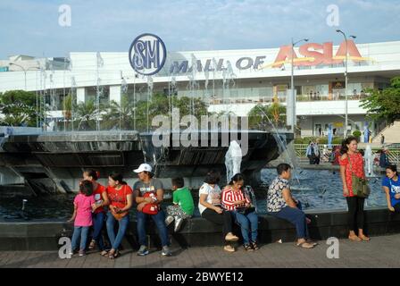 Crowds gather outside SM Mall of Asia, Mall of Asia, Pasay City, Manila ...