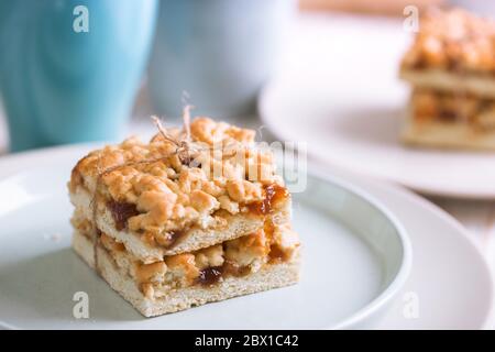 Grated Cake With Jam on a white wooden background Stock Photo - Alamy
