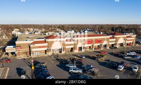 Jewel-Osco is a grocery store, owned by Albertsons, and is a Midwestern ...