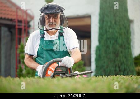 florist man wearing face mask standing behind a flower bouquet Stock ...