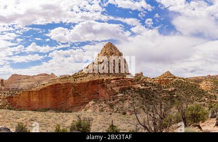 Beautiful Pectols Pyramid from the Hickman Bridge Trail of Capitol Reef ...