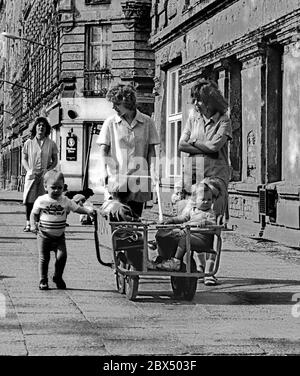Berlin districts / GDR / 1990 East Berlin: Prenzlauer Berg ...
