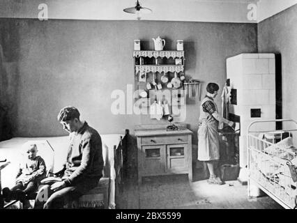 Living room of a working class family in Berlin, around 1930 Stock ...