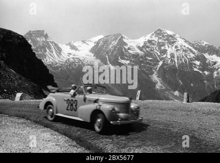 Participants of the Internationale Deutsche Alpenfahrt (International ...