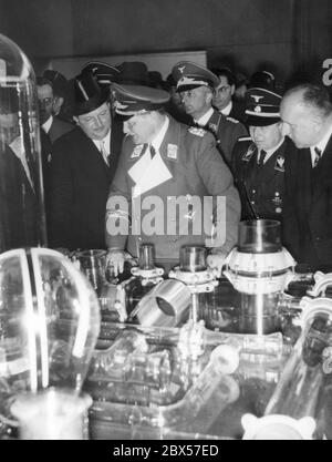 Hermann Goering during a tour of the exhibition "Schaffendes Volk ...