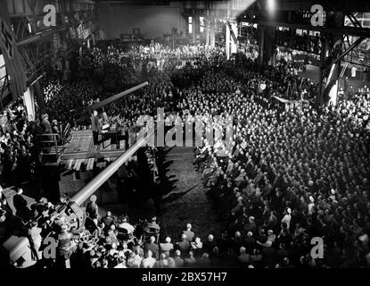 Adolf Hitler and Robert Ley, 1940 Stock Photo - Alamy