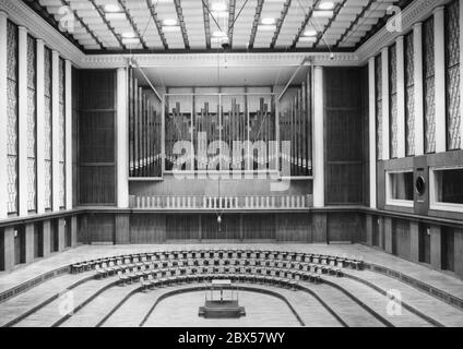 Large broadcasting hall of the central Funkhaus of the GDR in the ...