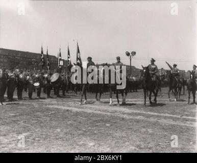 Appeal by the SA and inspection by the chief of staff of the SA Ernst ...