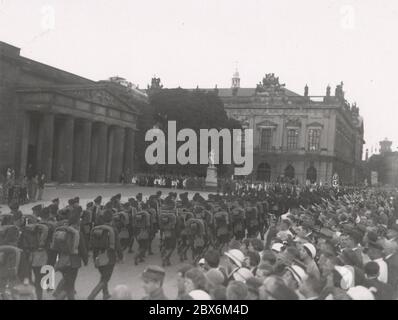 Wreath laying Heinrich Hoffmann Photographs 1933 Adolf Hitler's ...